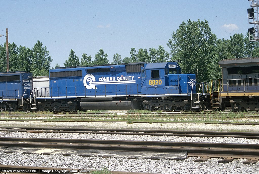 CSX SD40-2 8820